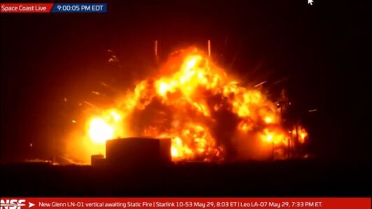 Instituto Nacional: Overoles blancos lanzaron bomba molotov a periodista