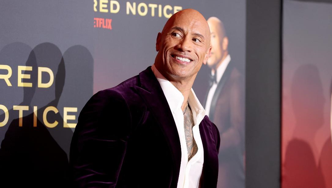 Tras accidente en el set de “Rust”: Dwayne Johnson ya no usará armas de ...