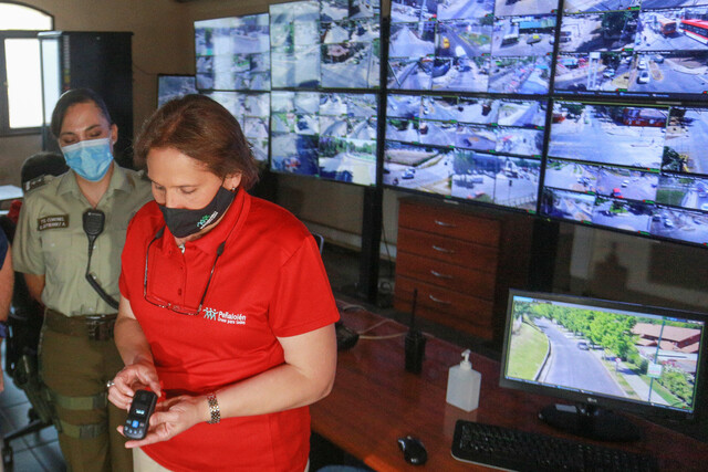 Autoridades de la Región Metropolitana visitaron el programa “SOS Mujer ...