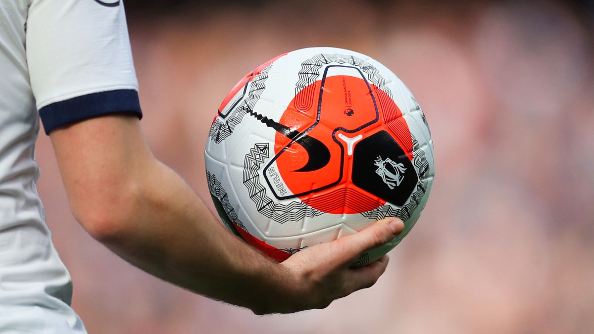 La Premier League anunció una cifra récord de 103 casos positivos de ...