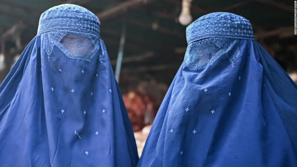 Decreto Talibán Ordena A Las Mujeres En Afganistán A Cubrirse El Rostro