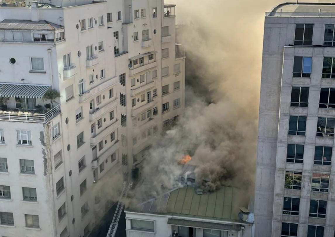 Incendio en edificio residencial de Santiago Centro: Una persona fallecida