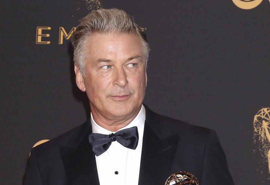 Trabajadores de “Rust” demandan a Alec Baldwin por efectos postraumáticos