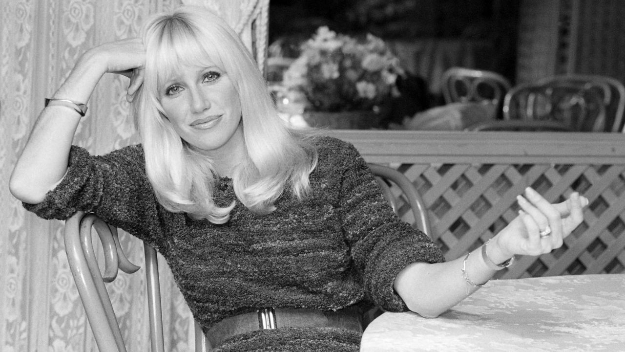 Murió Suzanne Somers Estrella De “tres Son Multitud” A Los 76 Años