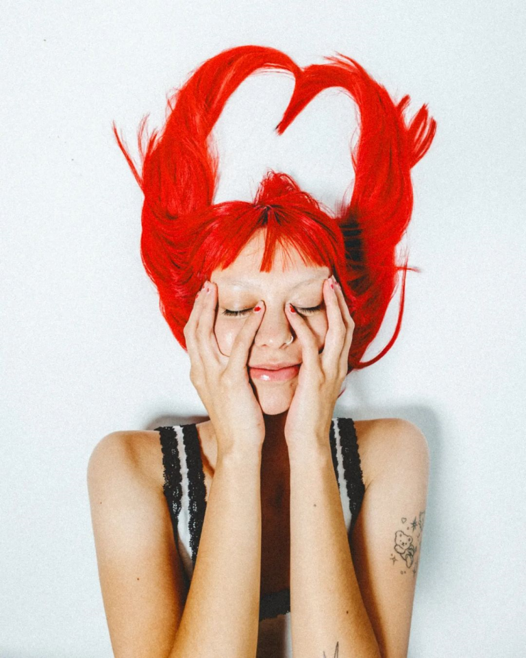 La irrupción musical de AKRIILLA: Crónica de una estrella anunciada