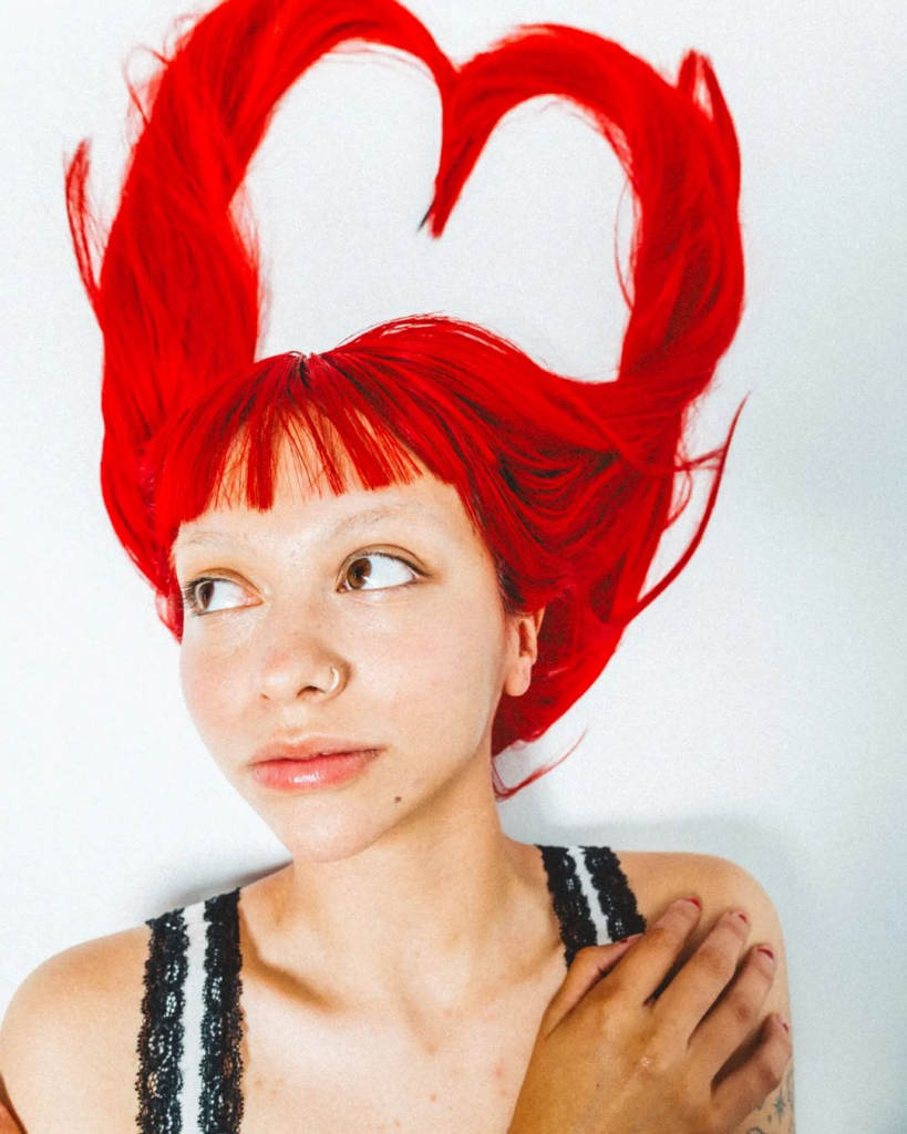 La irrupción musical de AKRIILLA: Crónica de una estrella anunciada