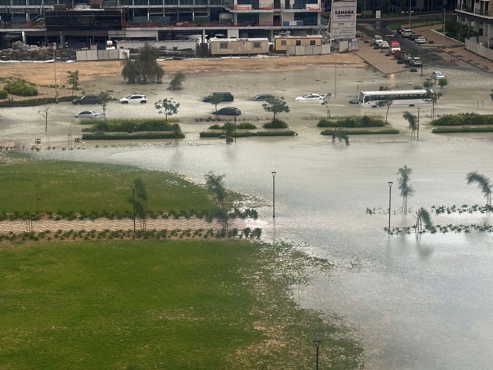 Fuertes lluvias en Dubai dejan impactantes registros de inundaciones ...