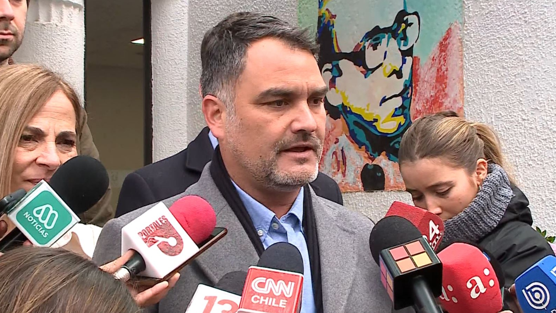 Macaya defiende gira de Boric: “El presidente con una pala no va a ...