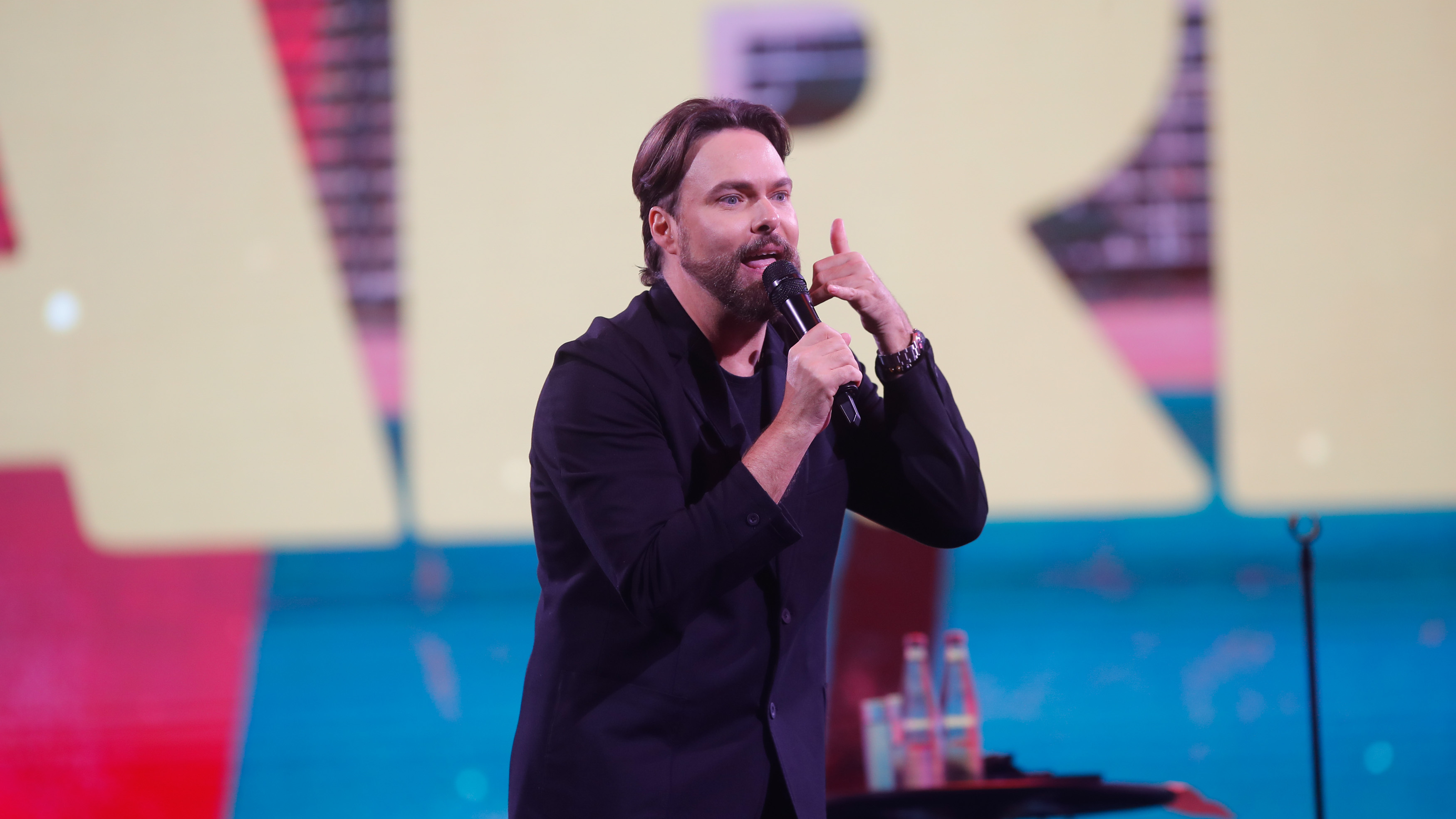 George Harris no puede contra las pifias y se enfrenta al público: “Si ... George Harris no puede contra las pifias y se enfrenta al público: “Si ...
