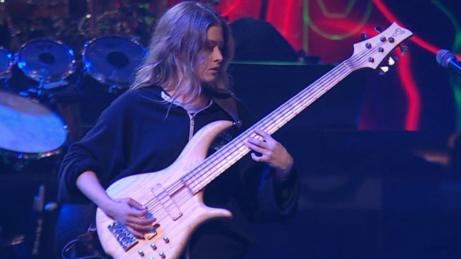 Nicole Row: Quién es la bajista de Incubus que captó la atención ...