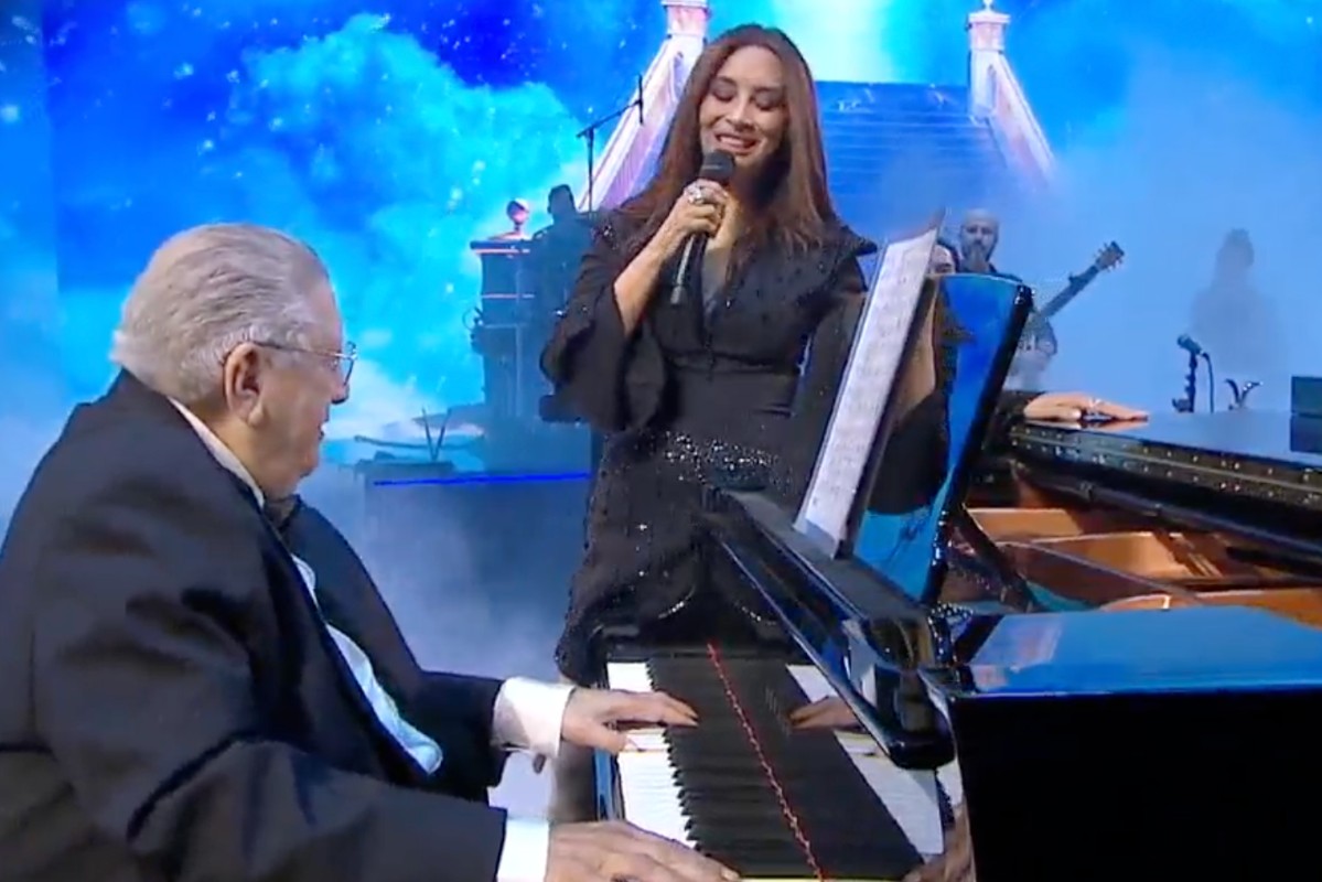 “Eres un ícono”: “El Tío” Valentín Trujillo emociona al “Monstruo” subiéndose al escenario de ...