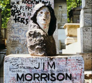 Pasó casi 40 años desaparecido: Recuperan busto de Jim Morrison robado en 1988 de su tumba en París