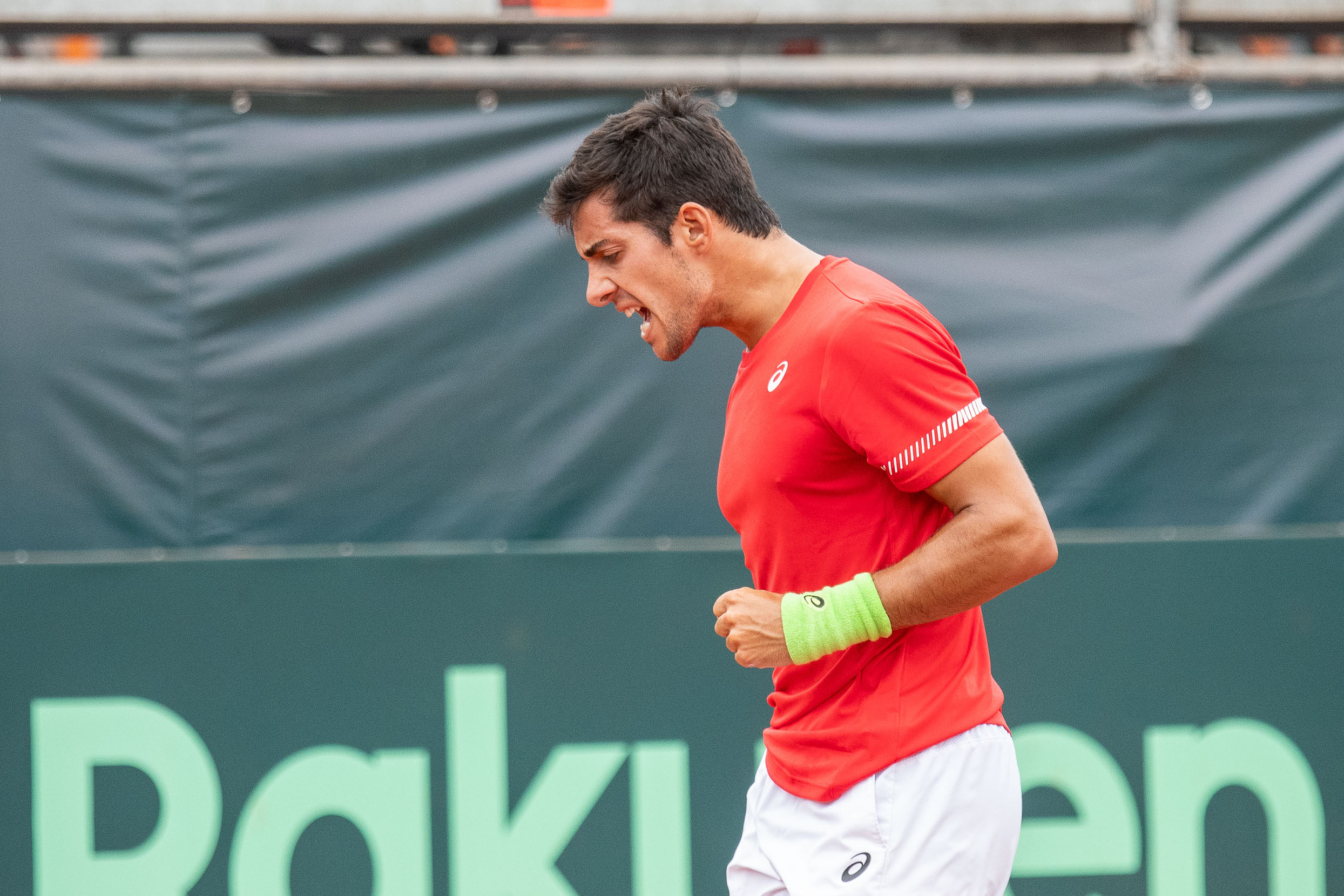 Cristian Garin ratifica el gran día para el tenis chileno y avanza en ...
