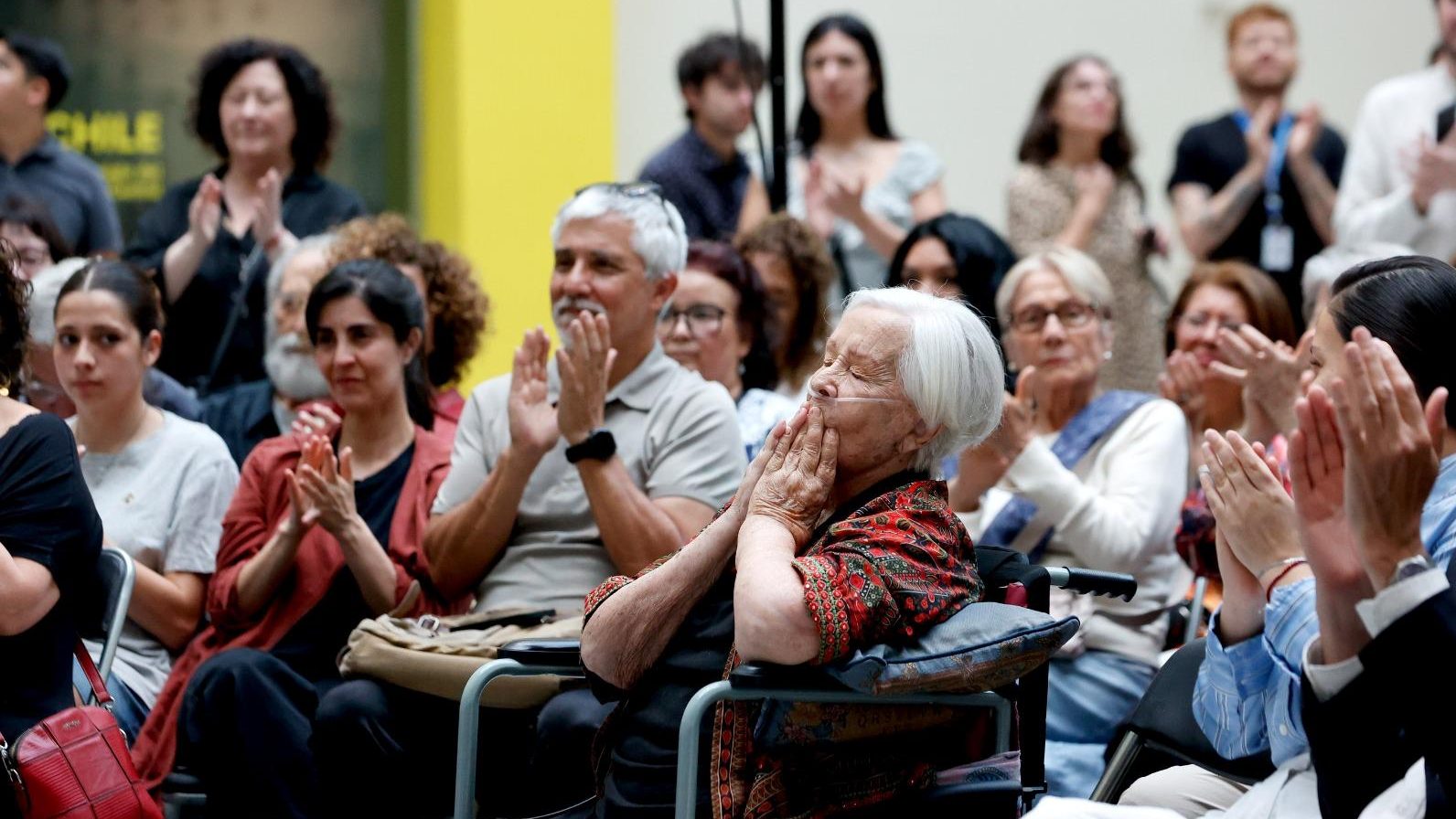 Delfina Guzmán recibe homenaje de la Universidad de Chile y estrena ...