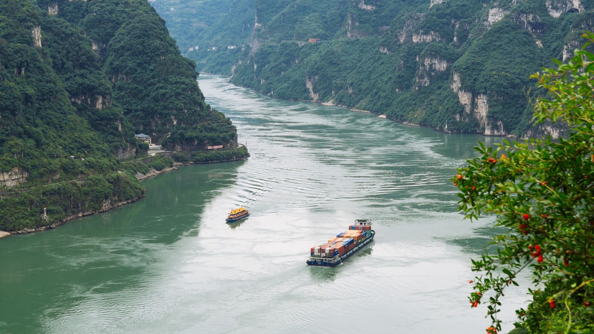 Descenso en el nivel del agua en río de China afloró antiguas estatuas ...