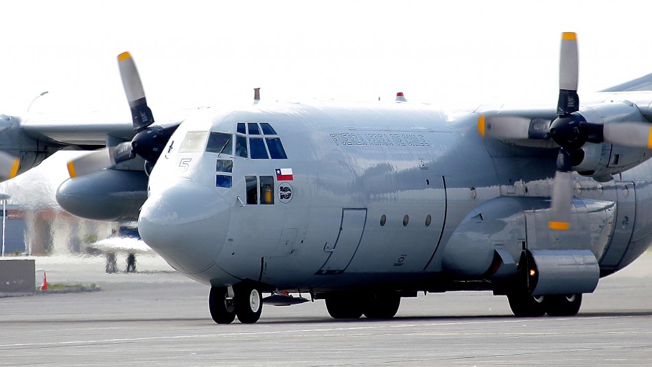 Así se prepara el avión Hércules para combatir incendios en Chile