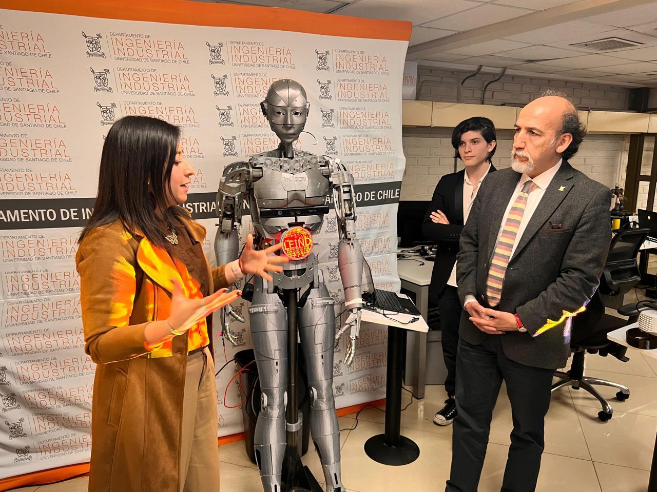 Conoce a Atom, un robot humanoide creador por estudiantes chilenos que ...